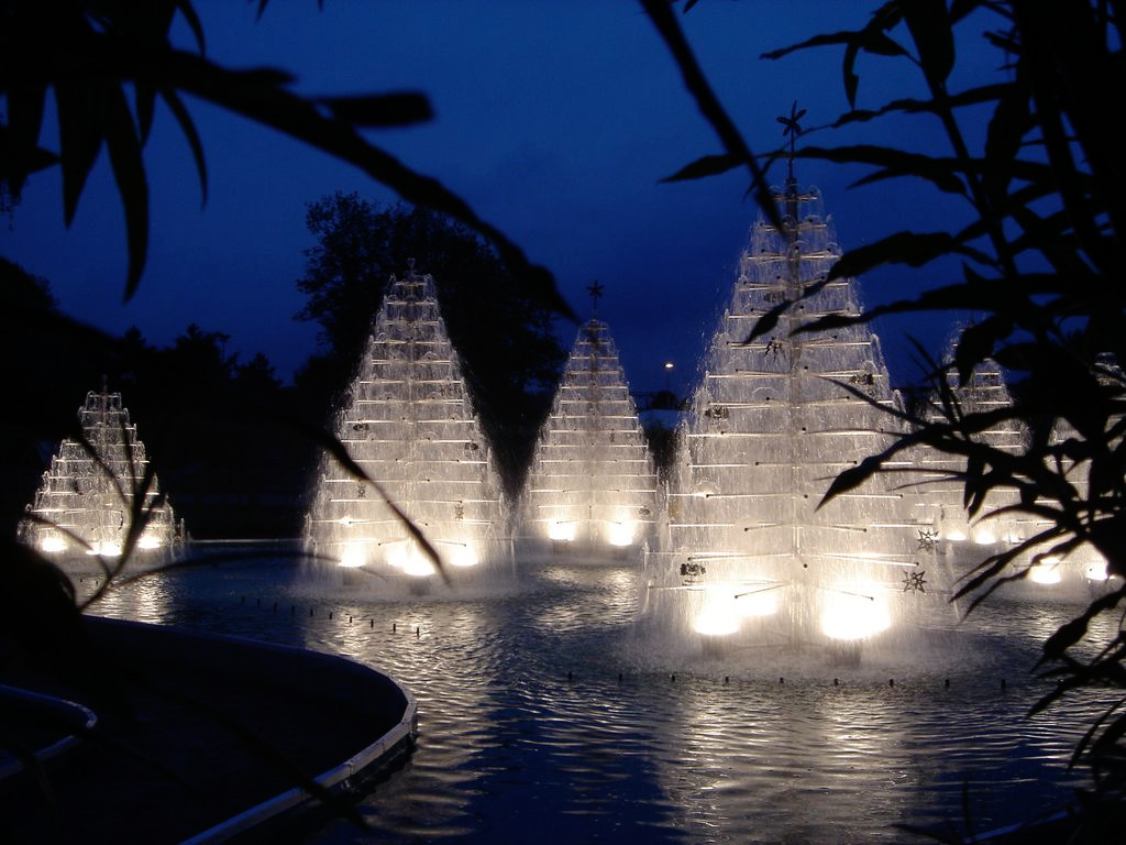 Water tree effect: Aquatique Show, creator of decorative and sculptural ...