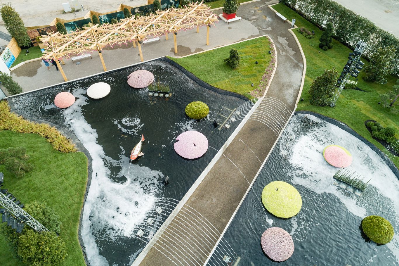 Water tunnel effect: Aquatique Show, creation and design of water ...